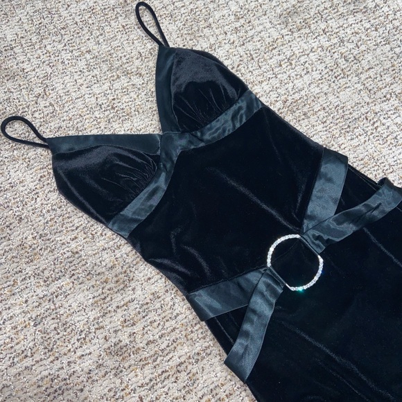City Triangles | Dresses | City Triangles Black Velvet Prom Dress ...